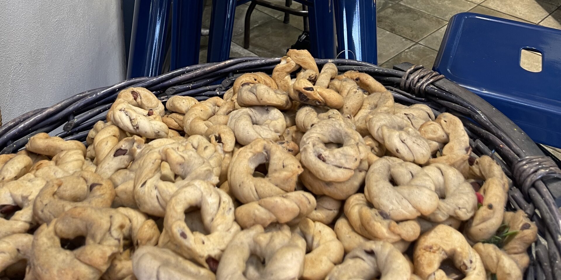Tarallo 'Nzogna, Pepe e Mandorle: Naples' Beloved Biscuit Snack - Gusto ...